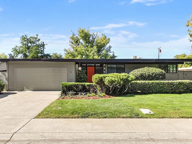 Just listed: Original owner Streng Bros MCM - Sacramento Modern Homes